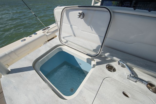 414 CC Sportfish Edition - MAKO Offshore Center Console Boat